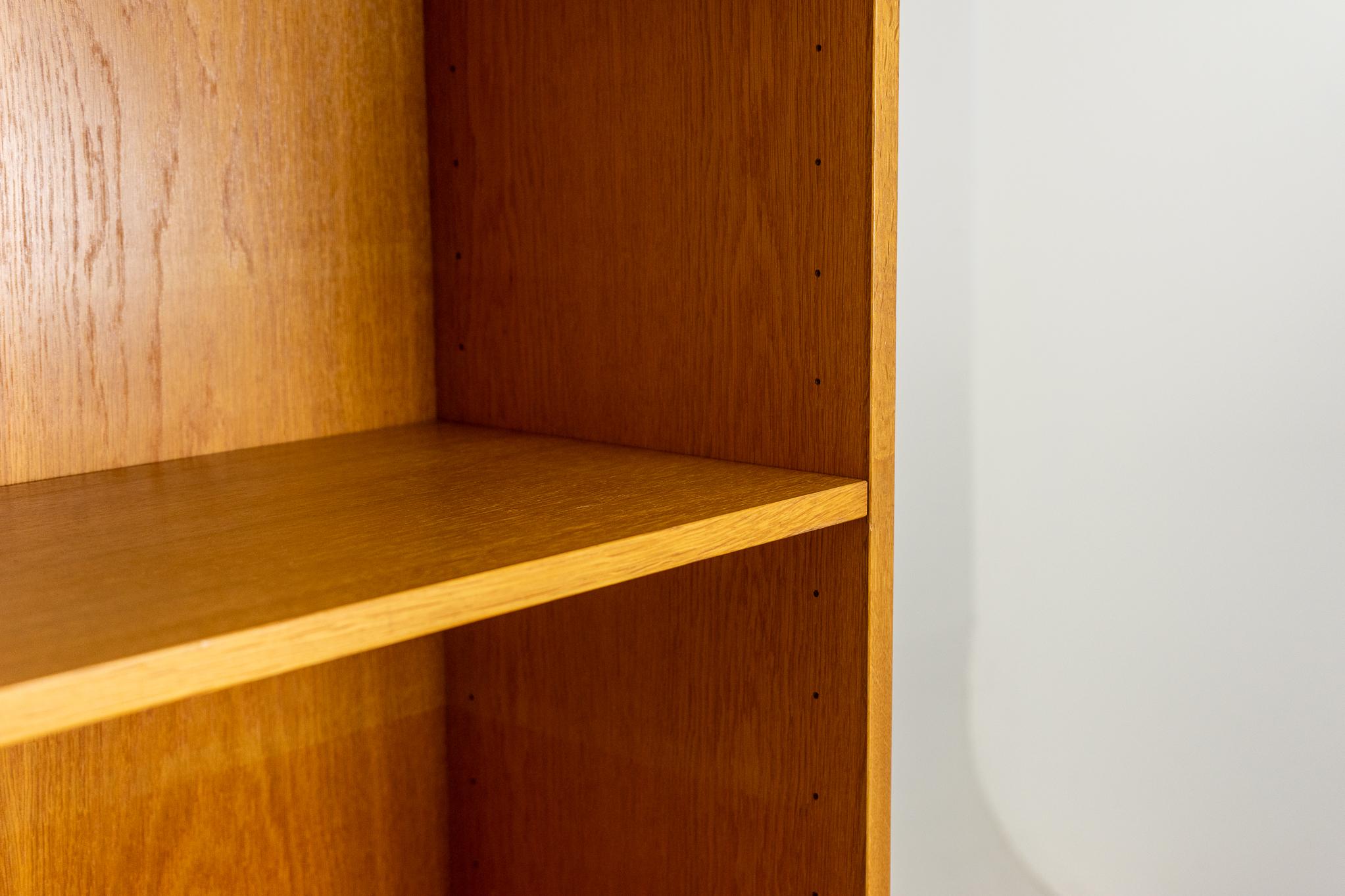 Danish Mid-Century Modern Oak Bookcase For Sale at 1stDibs | mid ...