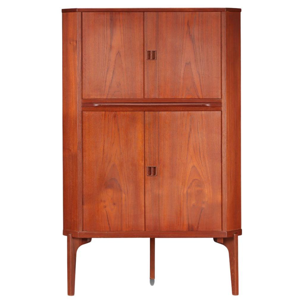 Danish Modern Angular Teak Corner Unit For Sale at 1stDibs