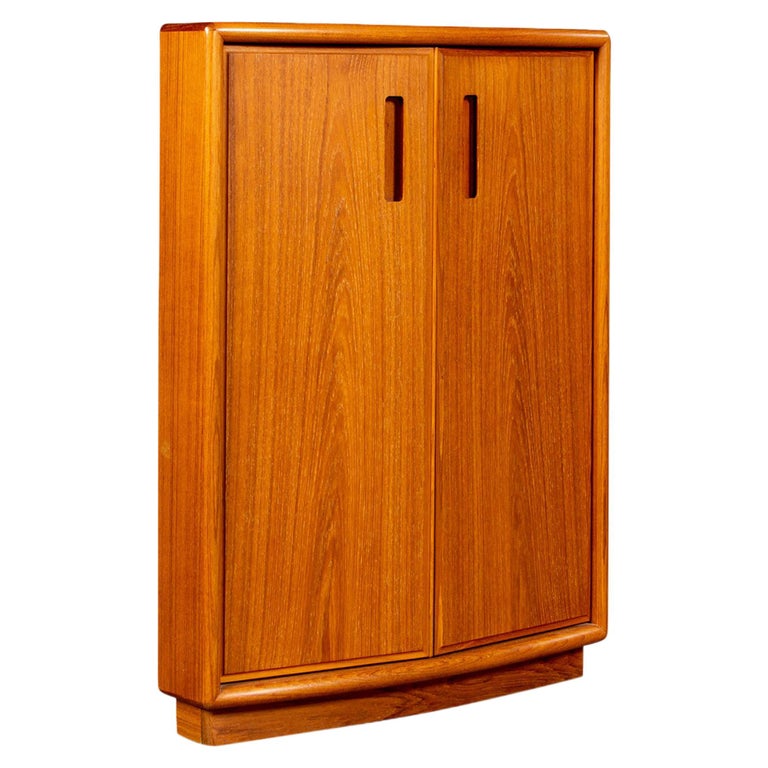 Danish Modern Corner Unit in Teak For Sale at 1stDibs