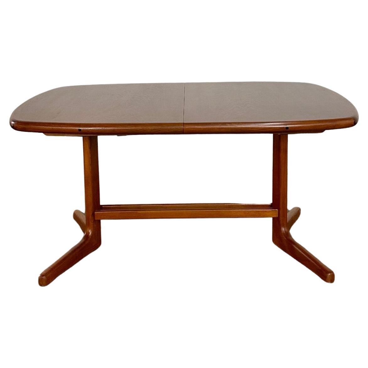 Danish Modern Dining table in Teak For Sale at 1stDibs