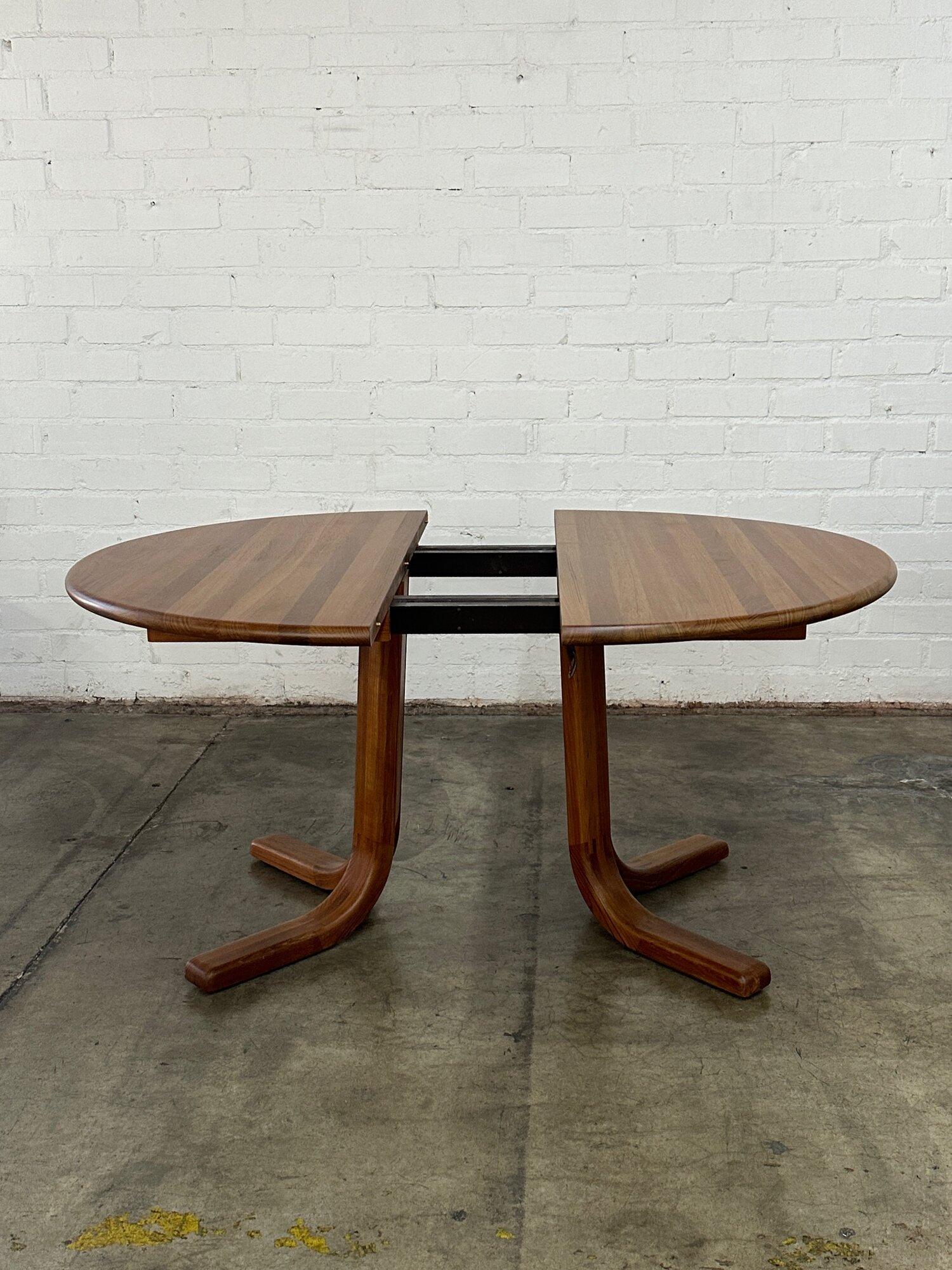 Danish Modern Dining Table with Sculpted Legs For Sale at 1stDibs