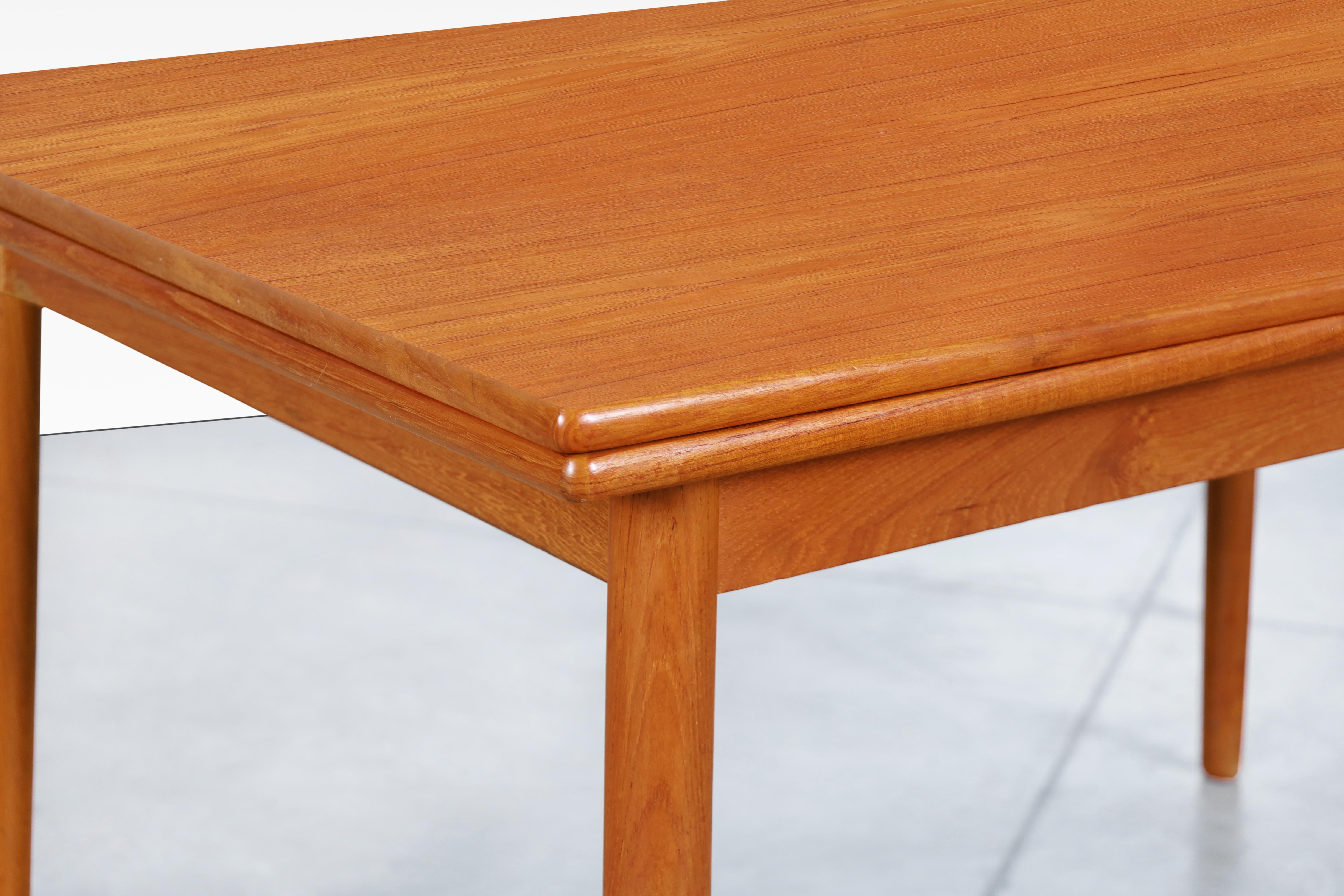 Danish Modern Expanding Teak Dining Table by AM Møble For Sale at 1stDibs