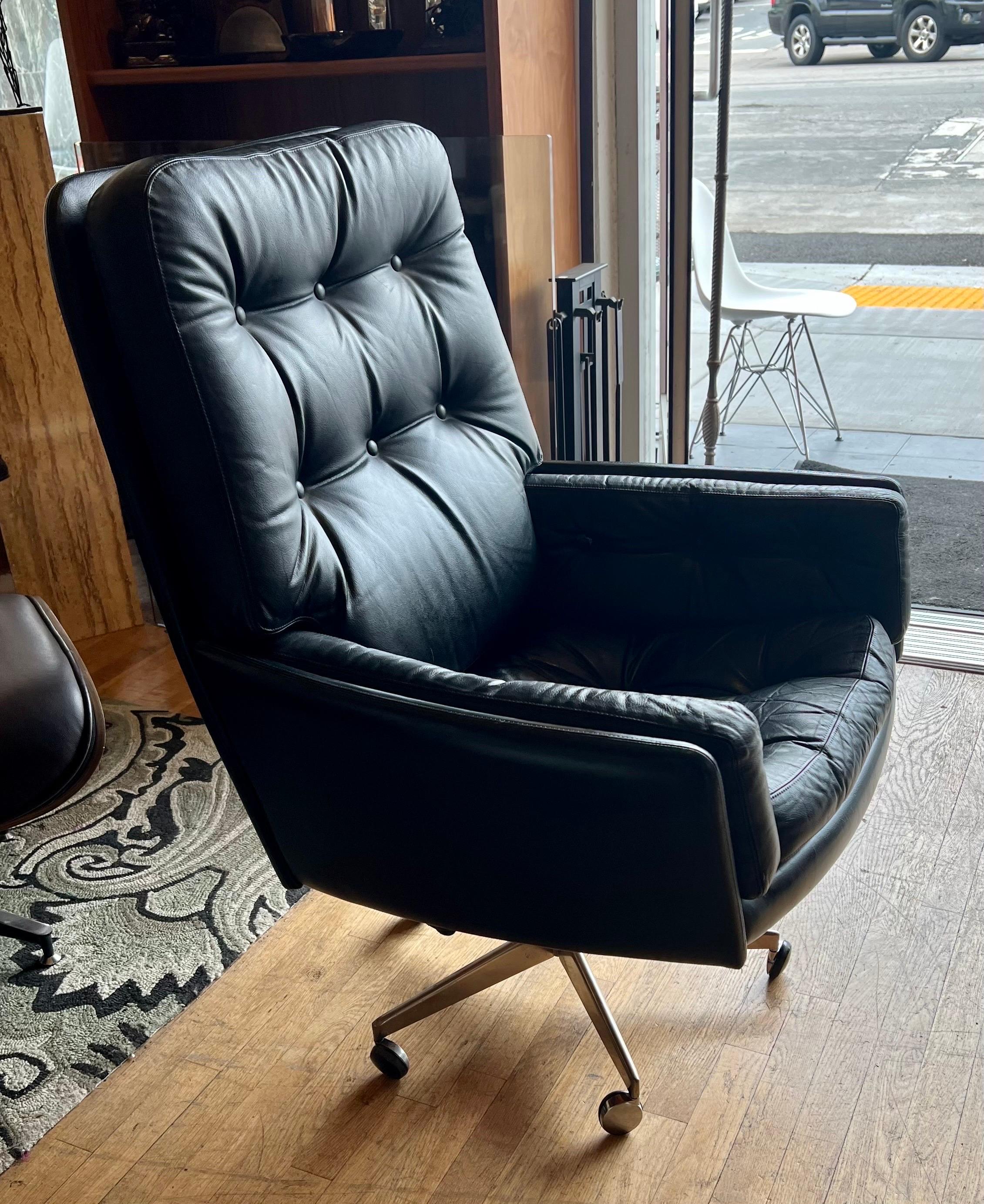 Danish Modern Leather Excecutive Swivel Armchair In Leather For Sale At Danish Modern Leather Excecutive Swivel Armchair In Leather For Sale At