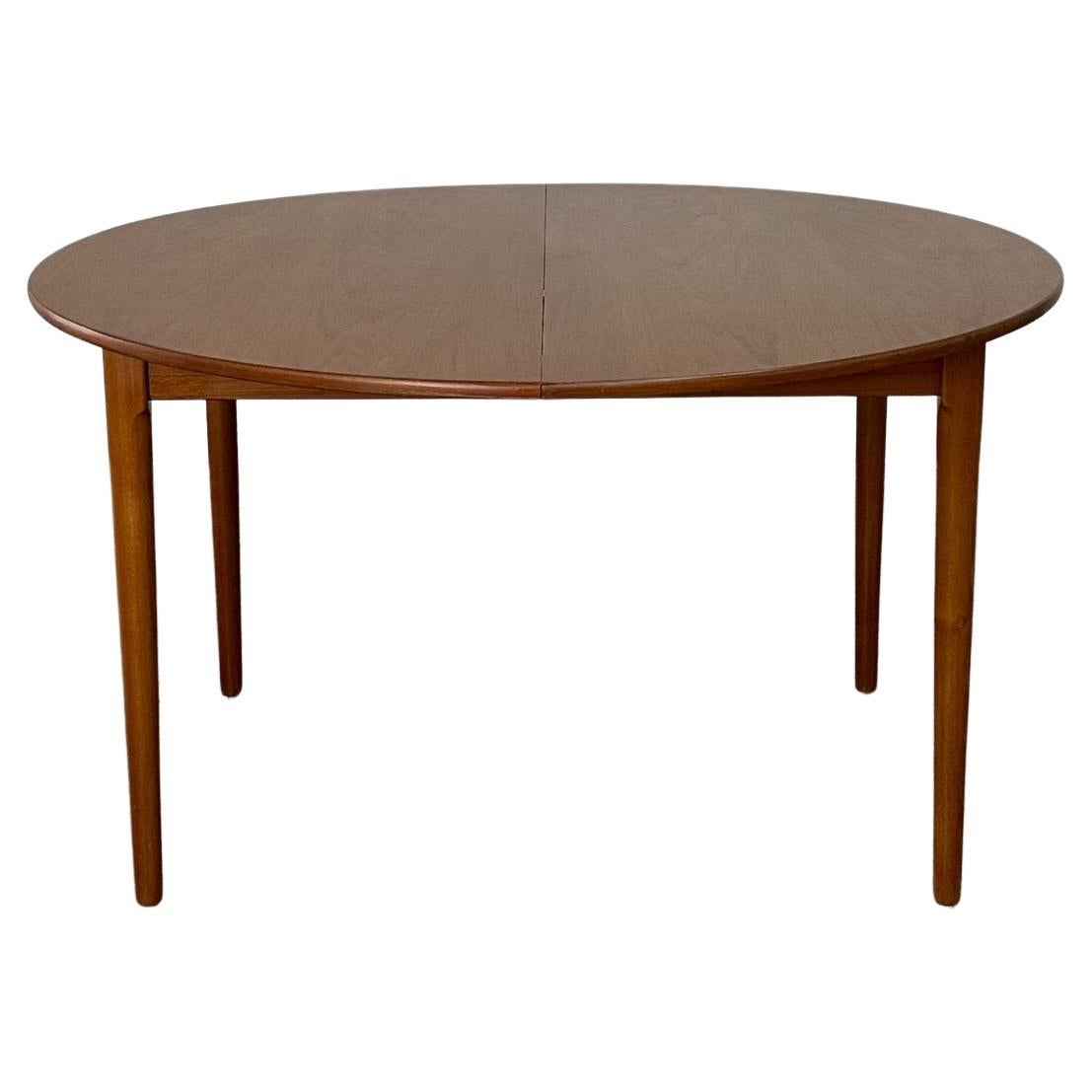 Danish Modern Round dining table For Sale at 1stDibs
