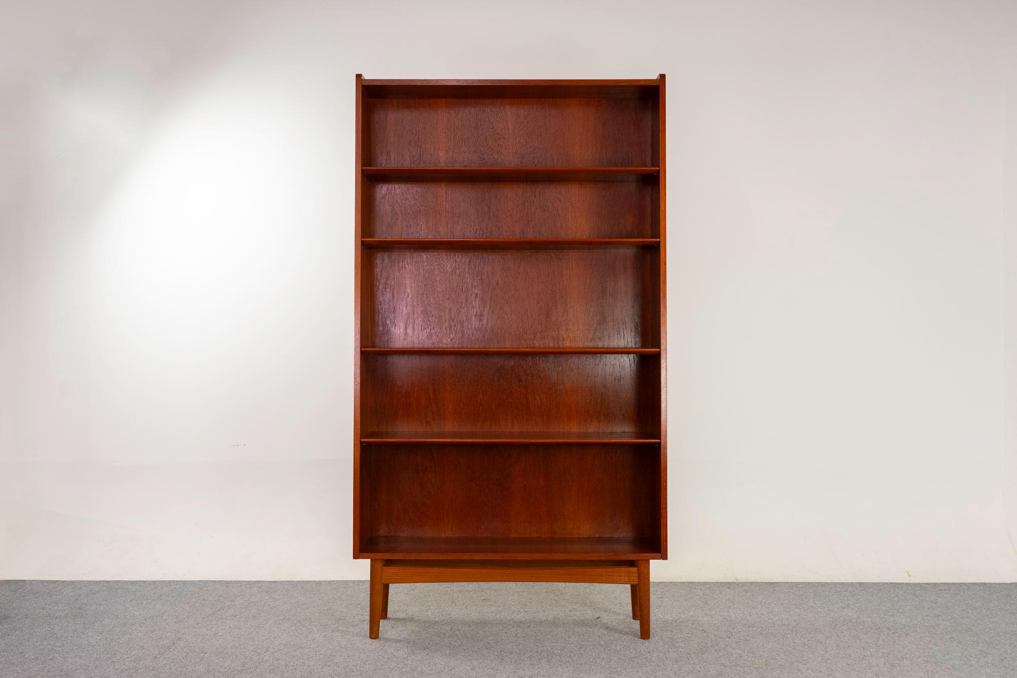 Danish Modern Teak Bookcase For Sale at 1stDibs