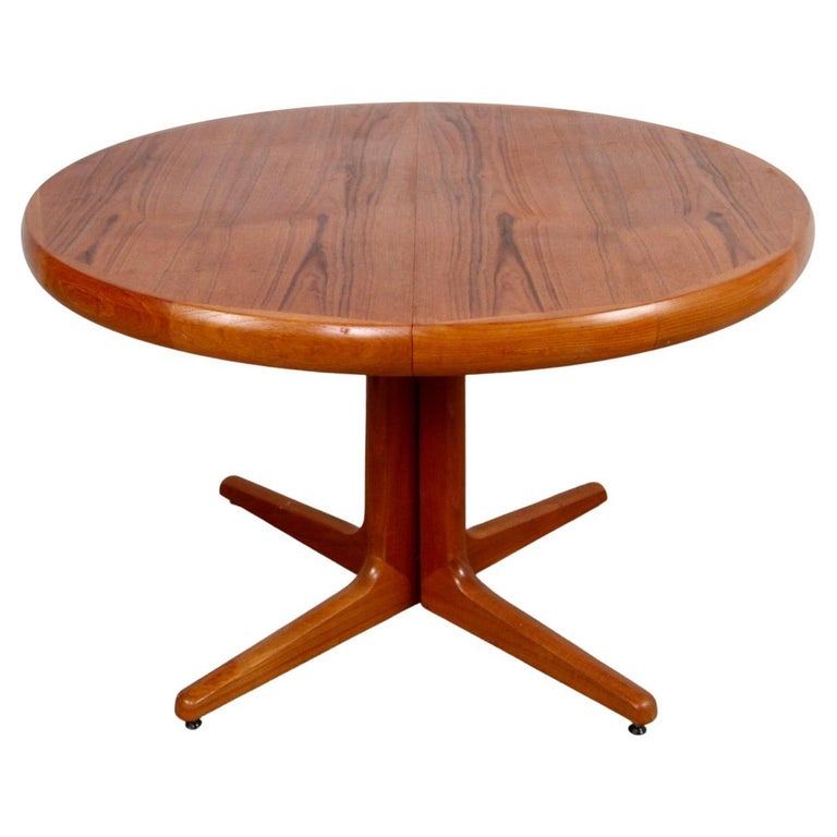 Danish Modern Teak Round Dining Table for 4 For Sale at 1stDibs