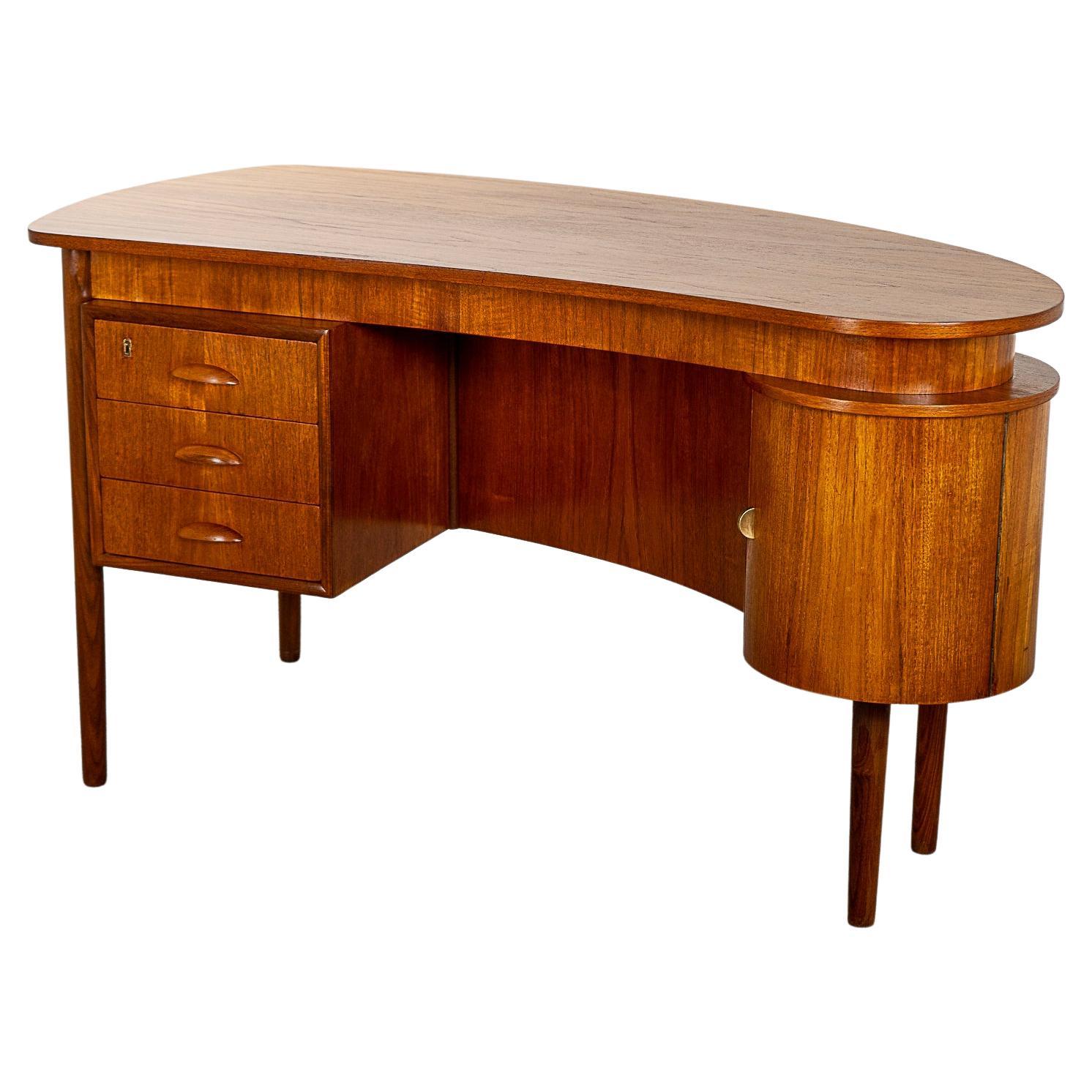 Modern Cream Lacquered Writing Desk at 1stDibs