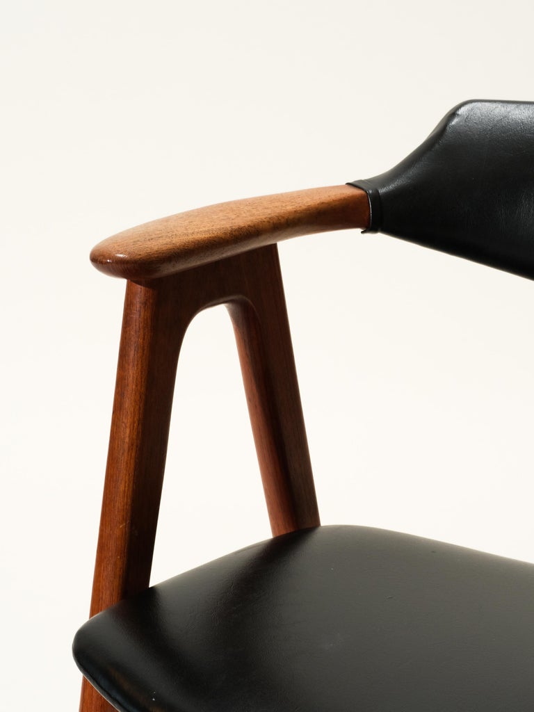 Danish Teak Armchair by Erik Kirkegaard for Høng Stolefabrik, 1960s For ...