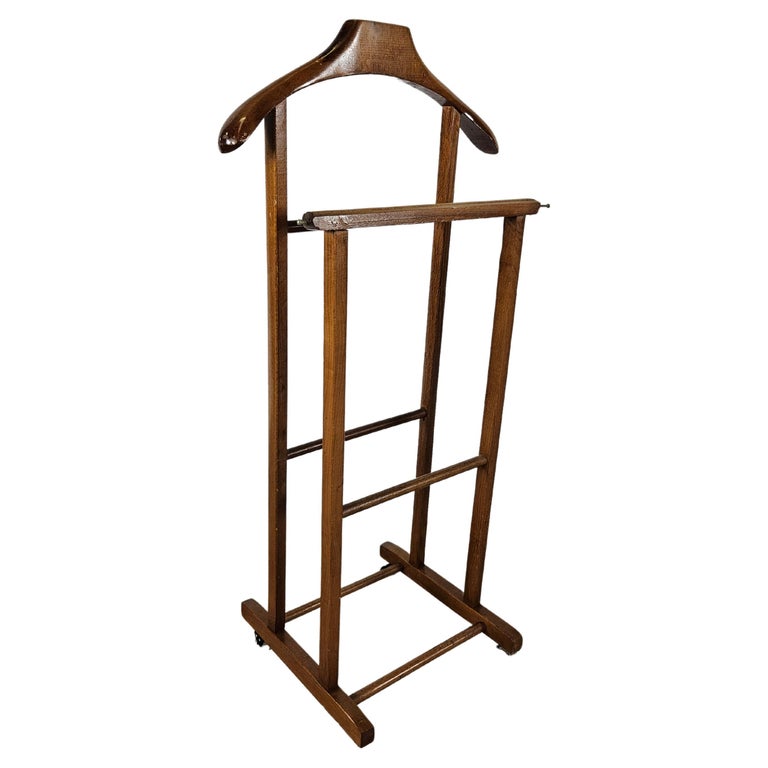 Valet de chambre foncé en bois En vente sur 1stDibs