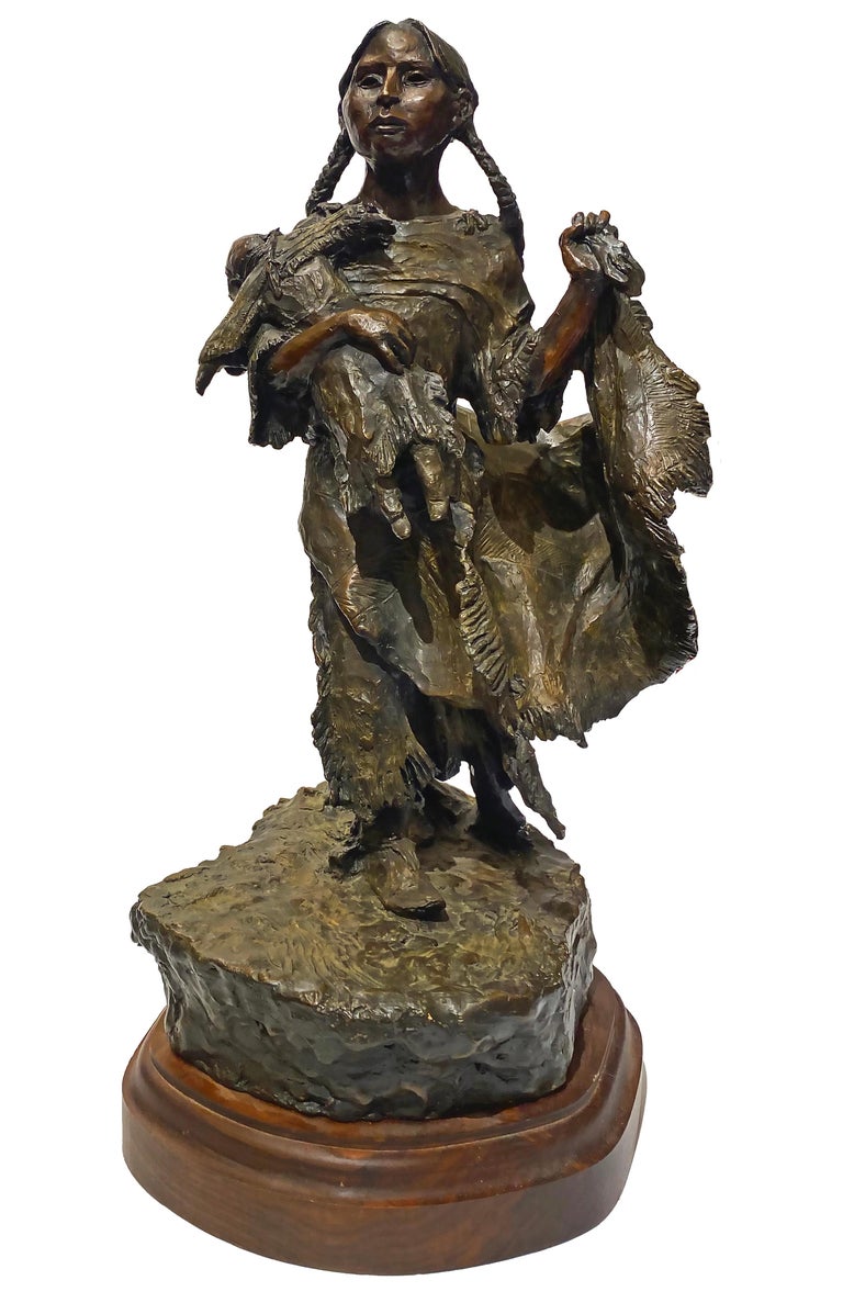 Dave Powell - Fille amérindienne avec poupée En vente sur 1stDibs