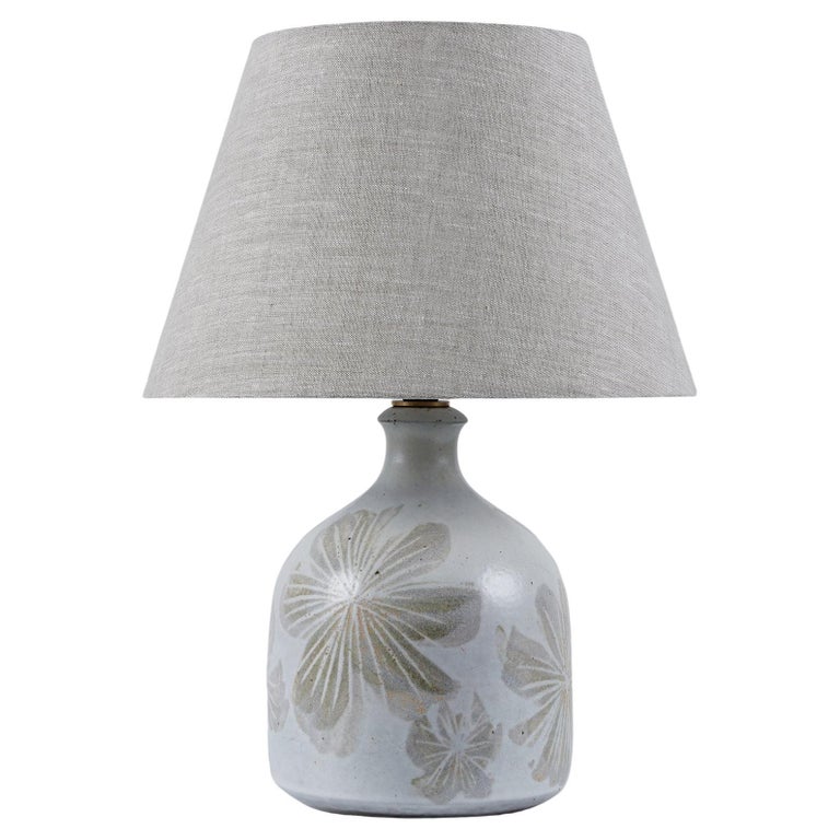 David Cressey - Lampe en céramique florale émaillée En vente sur 1stDibs
