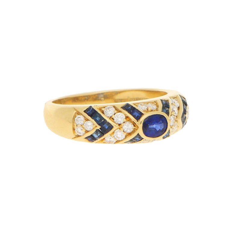 David Morris Sapphire and Diamond Ring in 18 Carat Yellow Gold at 1stDibs