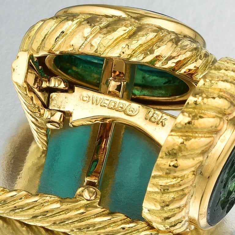 David Webb 18 Karat Gold Intaglio Cufflinks For Sale at 1stDibs