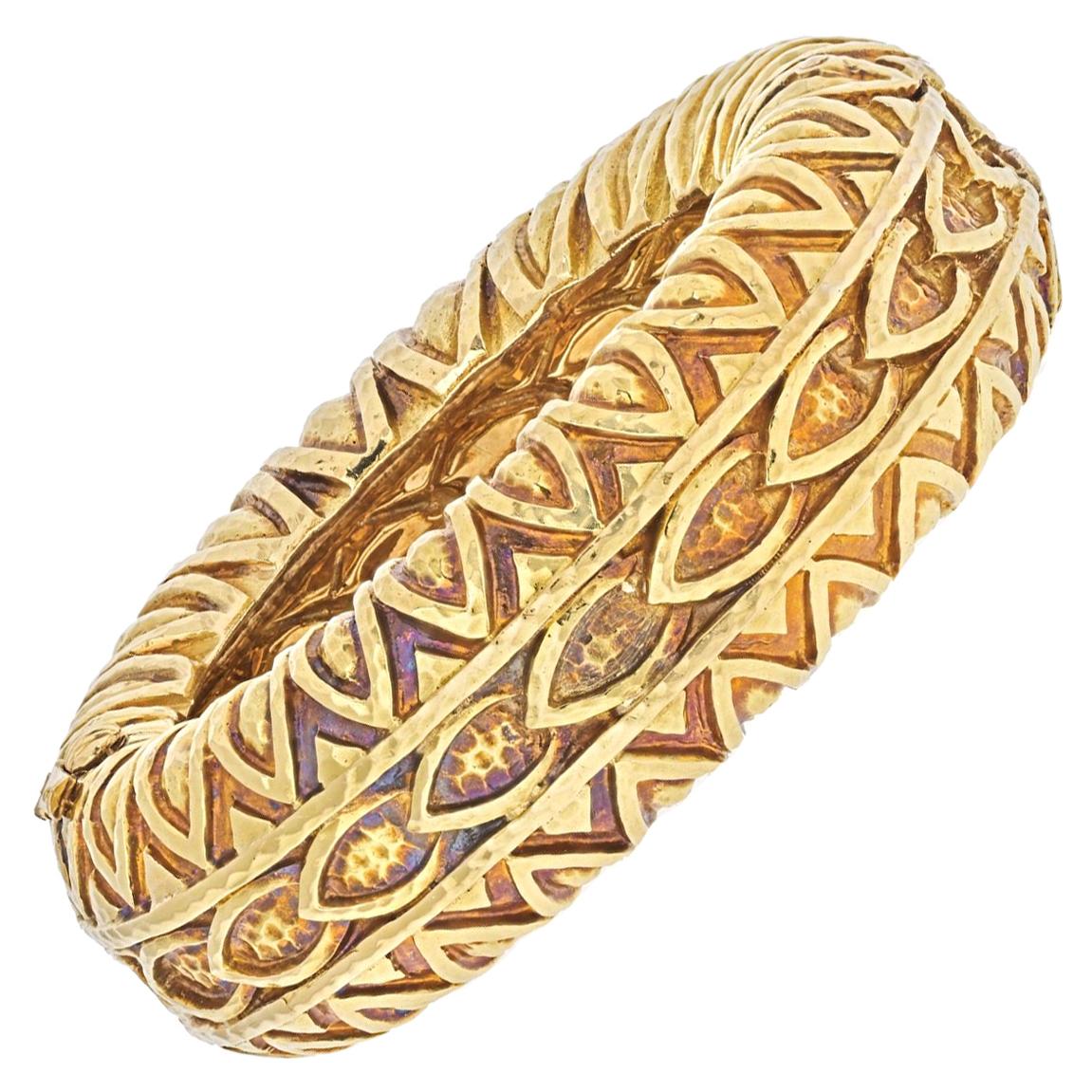 18K Yellow Gold Ladies Bangle Bracelet, 22.8g For Sale at 1stDibs