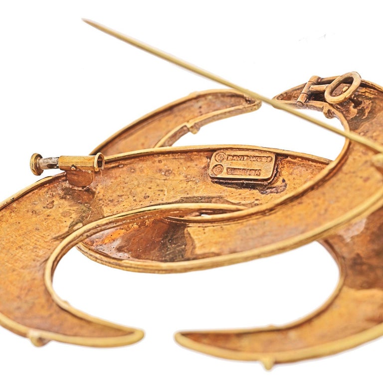 David Webb 18k Yellow Gold Interlocking Crecent Hammered Brooch For Sale at 1stDibs