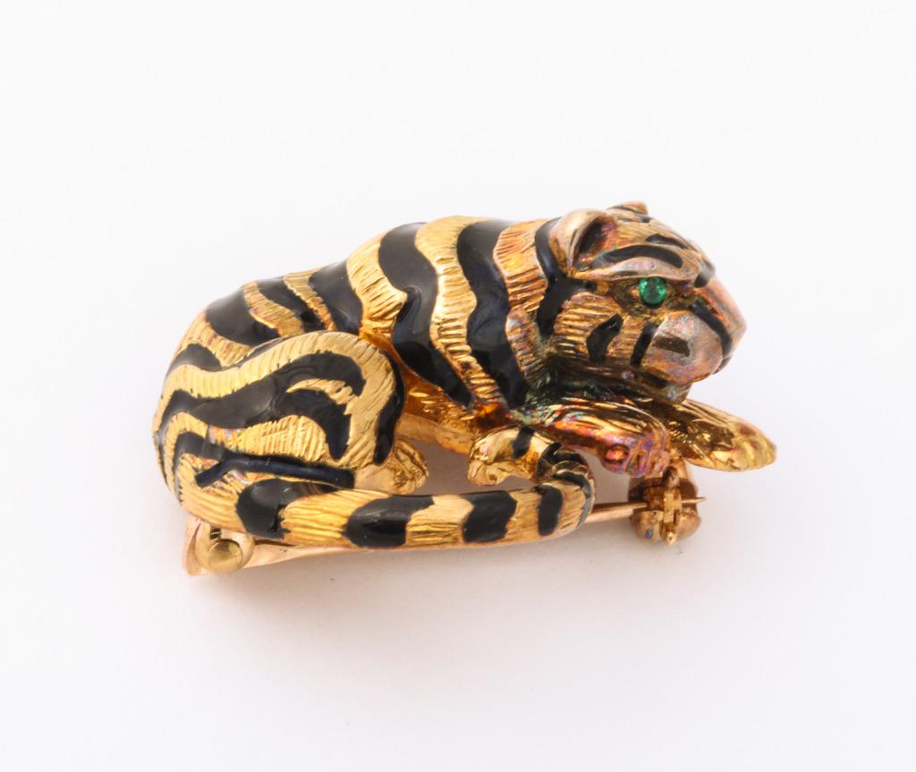 David Webb Emerald and Enamel Tiger Pin For Sale at 1stDibs | tiger webb