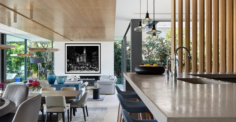 David Yarrow - The Last Supper in Chicago - Chicago skyline and ...