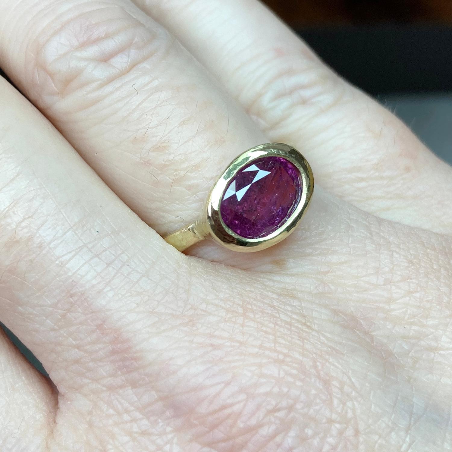 Deborah Murdoch 18 Karat Yellow Gold Oval 2.82 Carat Pink Sapphire Ring ...