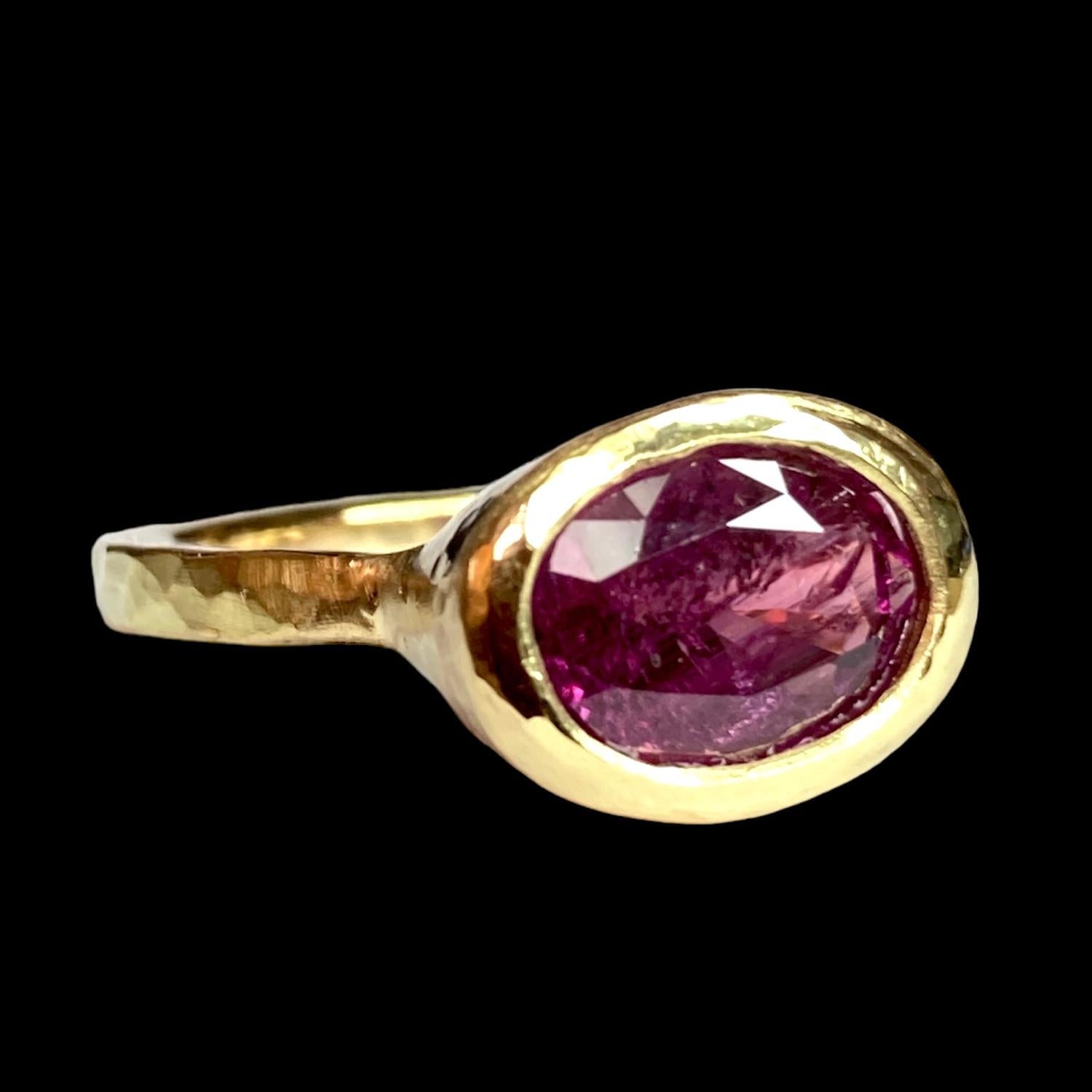Deborah Murdoch 18 Karat Yellow Gold Oval 2.82 Carat Pink Sapphire Ring ...