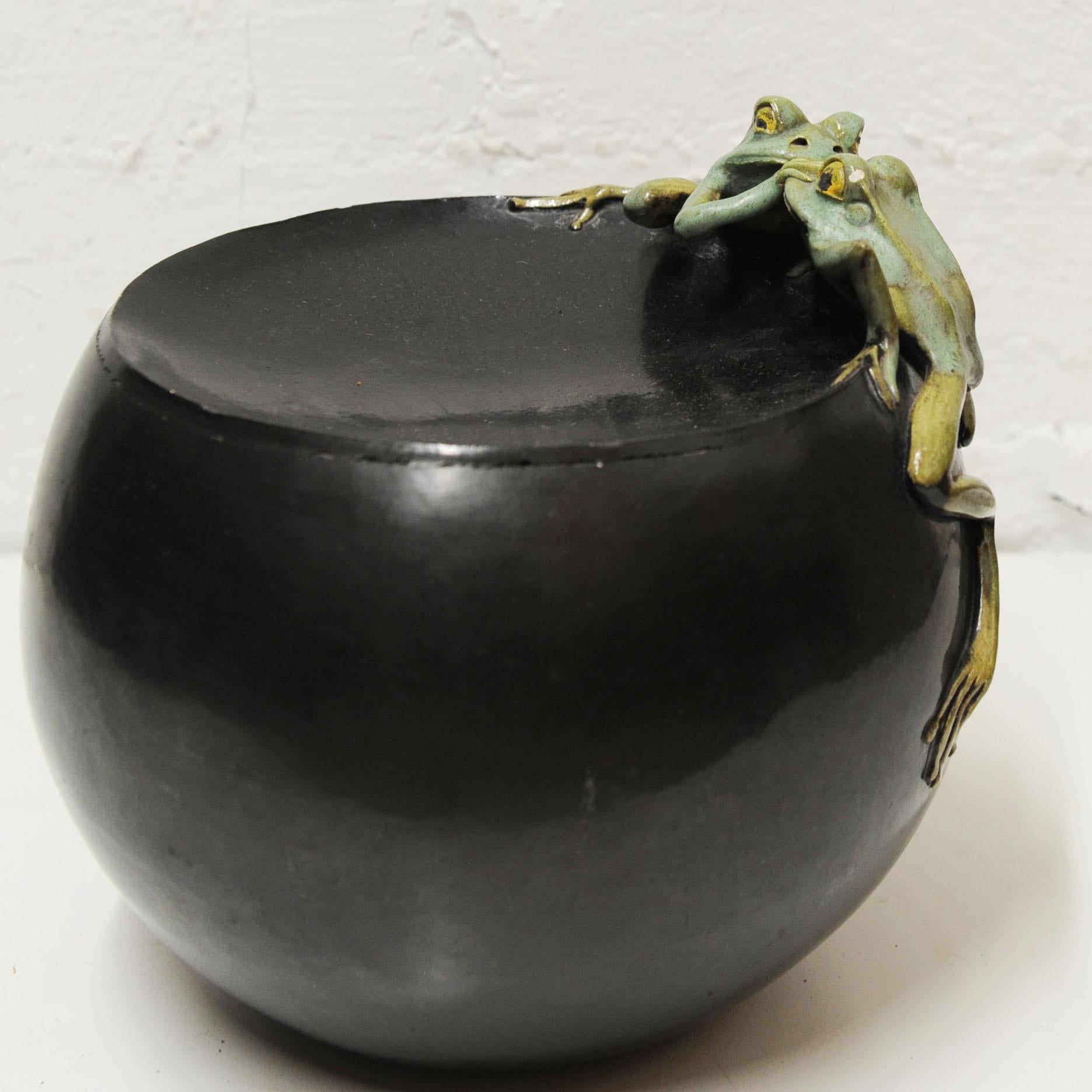 Decorative Kissing Green Frogs Ceramic Sculpture, 1970s For Sale at 1stDibs