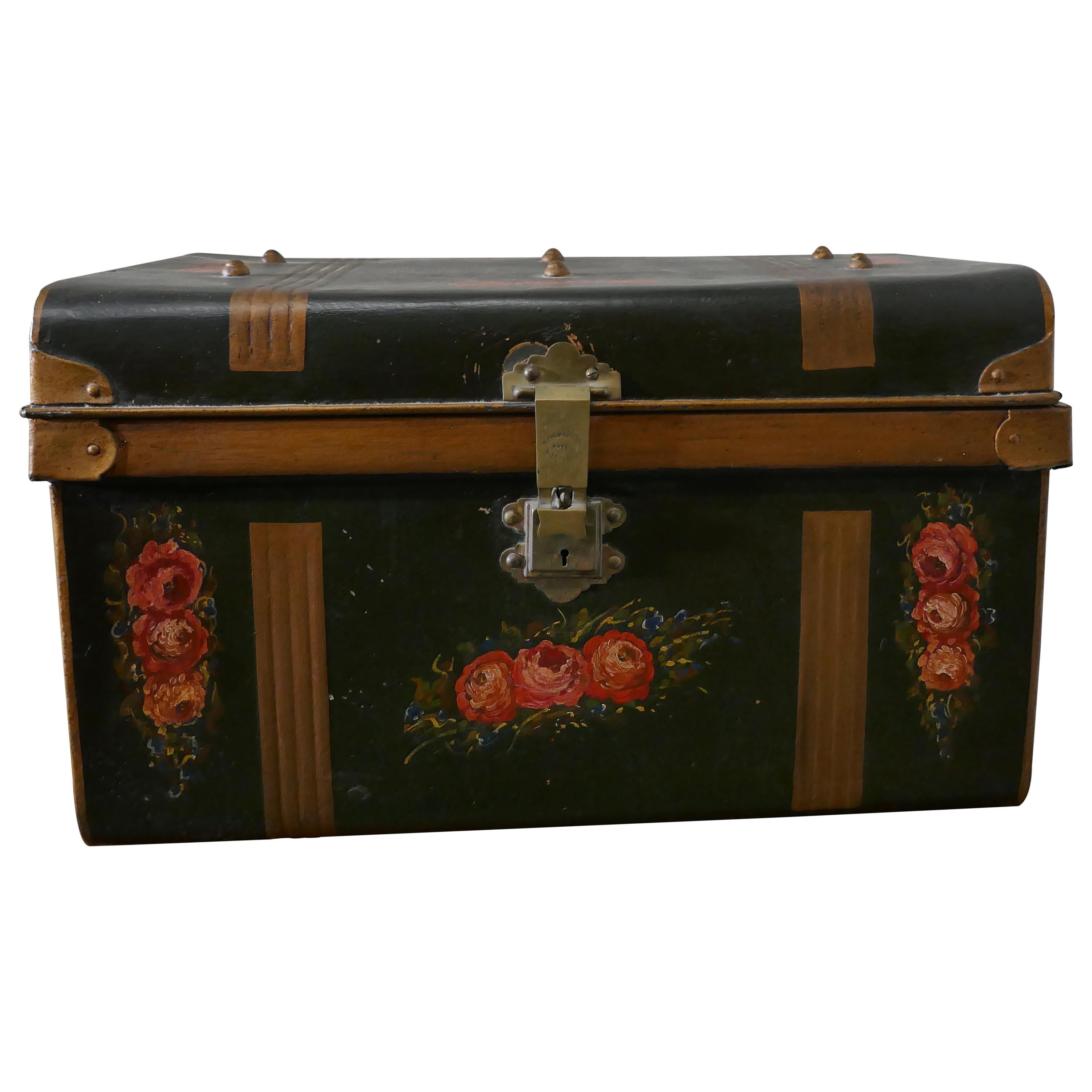 Painted wooden trunk For Sale at 1stDibs