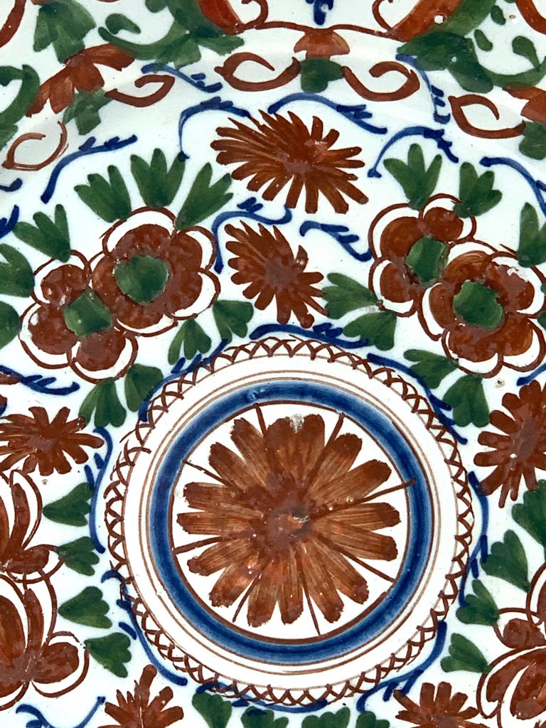 Delft Bowl with Four Matching Delft Chargers Iron Red and Green 18th ...