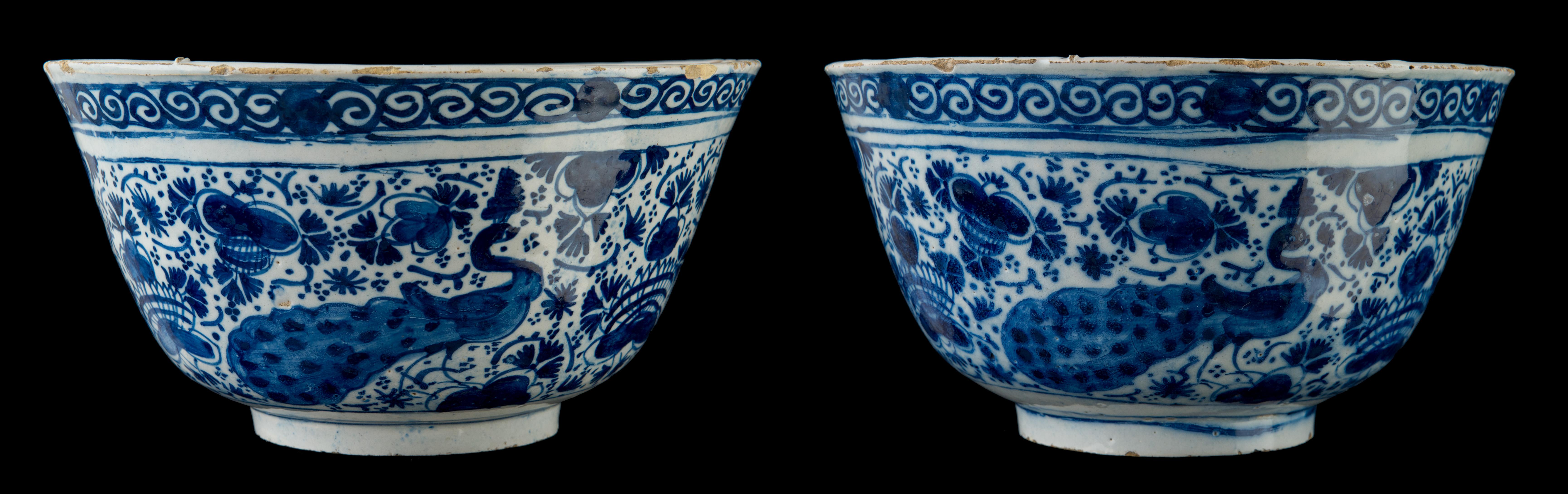 Delft Pair of blue and white cupboard bowls 1700-1720 For Sale at 1stDibs