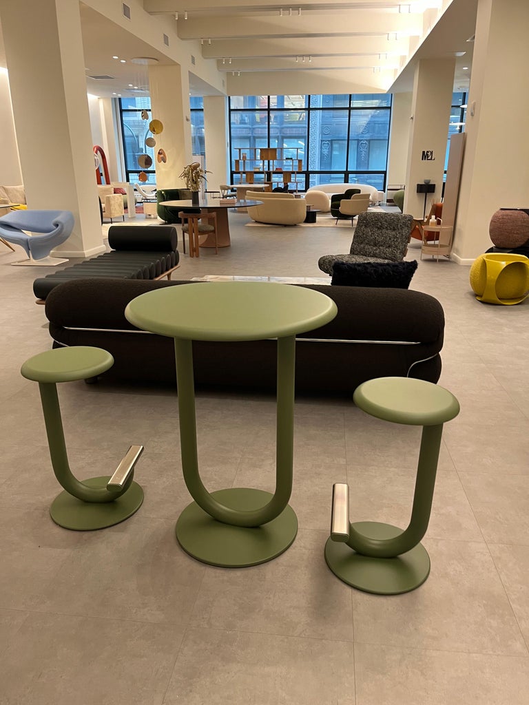 Desalto Strong Bar Table with Stool Designed by Eugeni Quitllet in ...