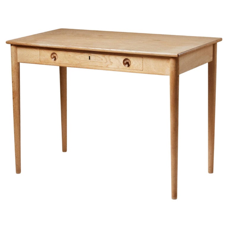 Modèle de bureau RY 32 conçu par Hans Wegner, Danemark, années 1950 En ...