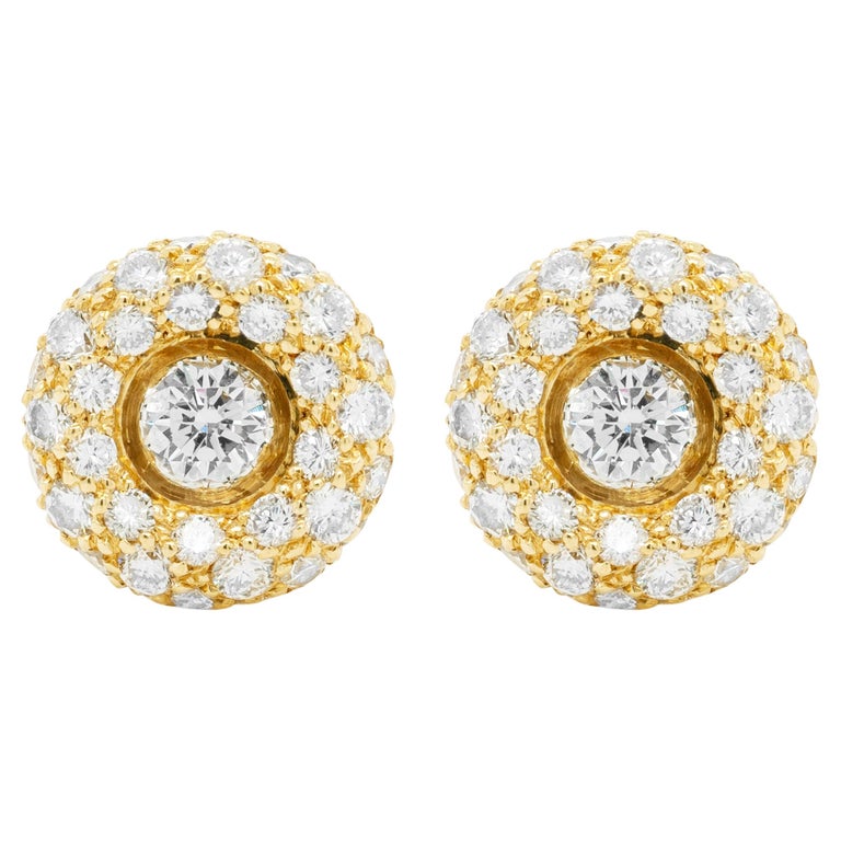 Diamond 18 Carat Yellow Gold Round Cluster Stud Earrings For Sale at ...