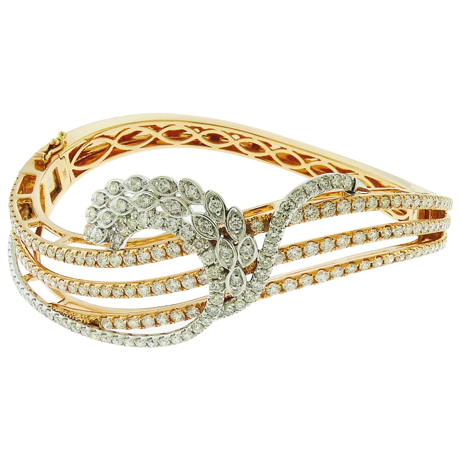 18 Karat Two-Tone Wavy Bangle at 1stdibs