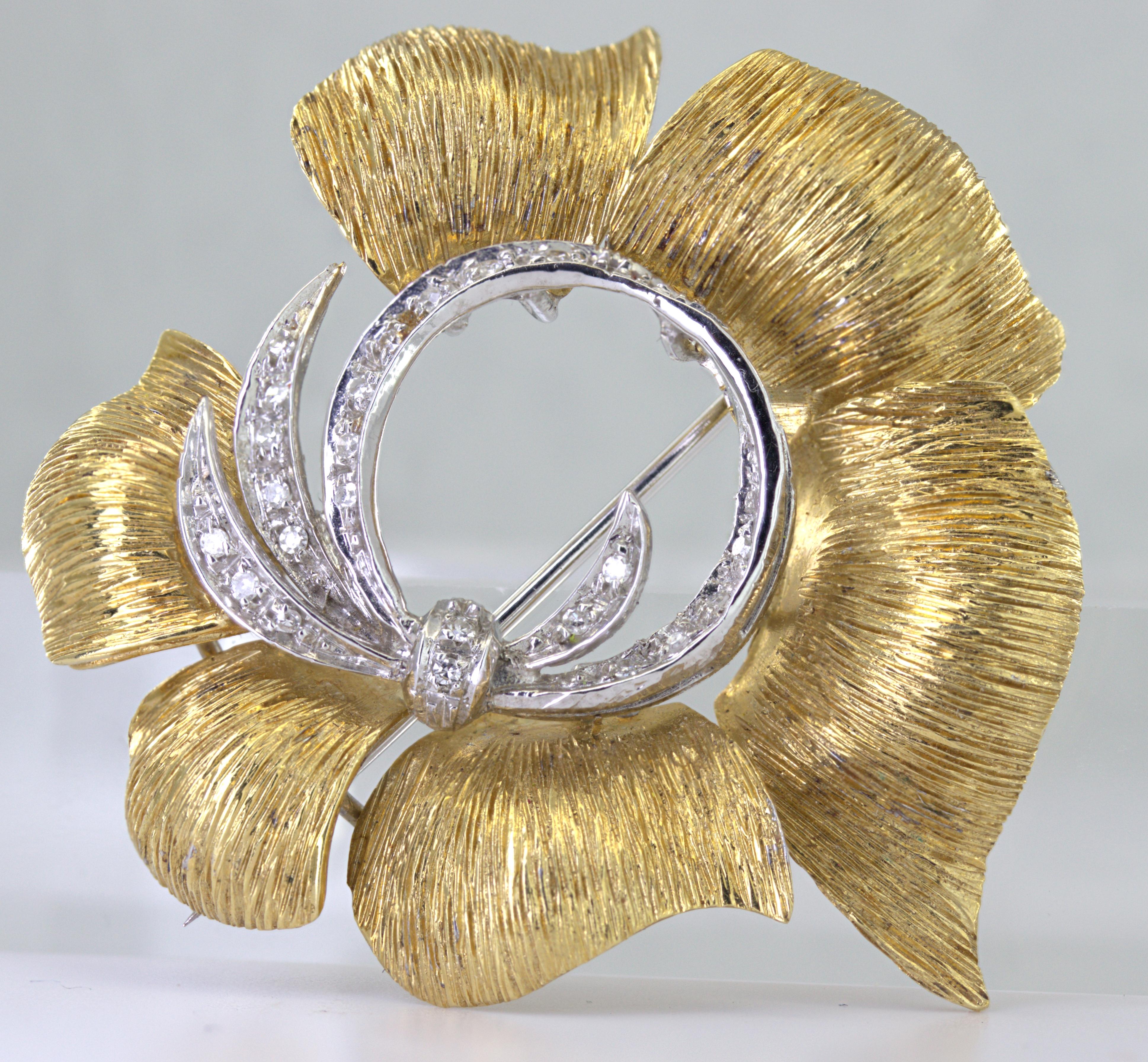 Diamond, 18K Yellow Gold Brooch For Sale at 1stDibs