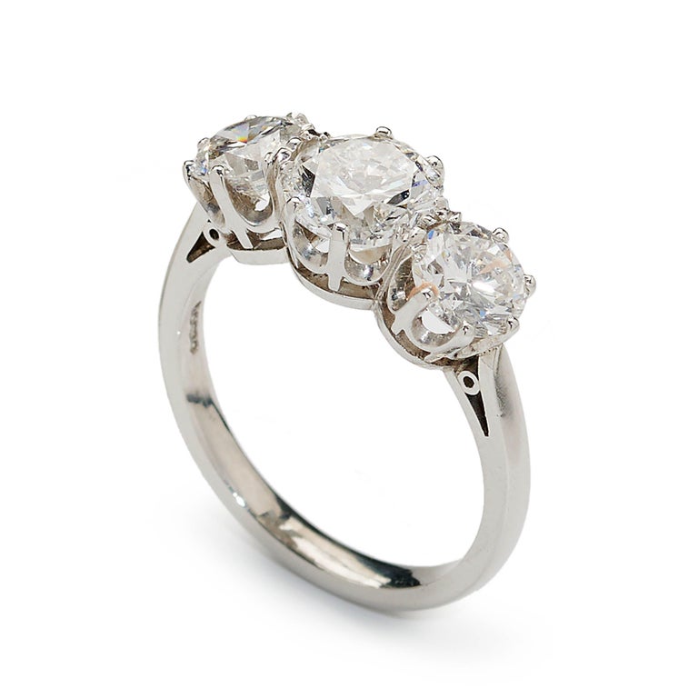 Diamond and Platinum Three Stone Ring, 2.88 Carat For Sale at 1stDibs