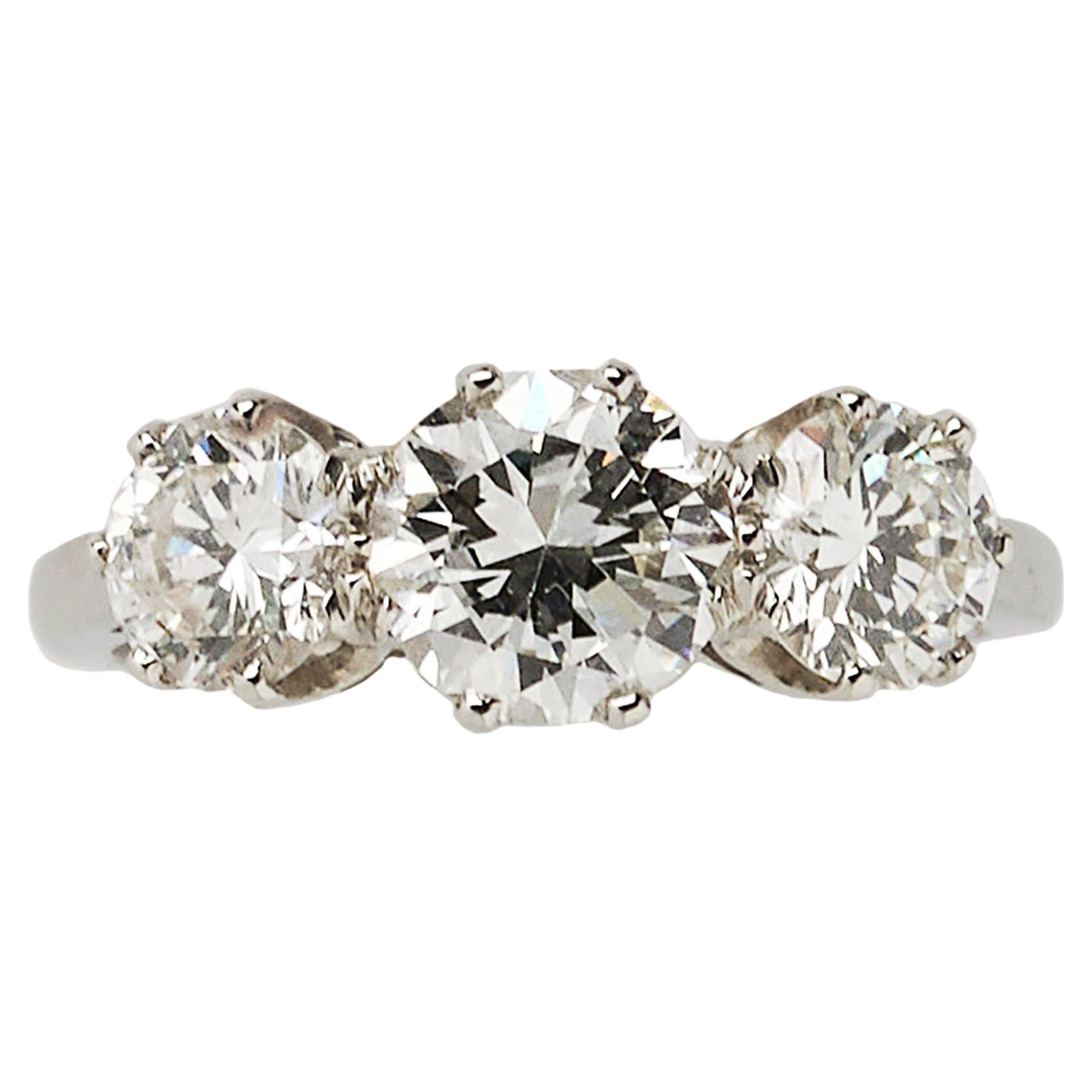 1.60 Carat Diamond Platinum Three-Stone Ring For Sale at 1stDibs