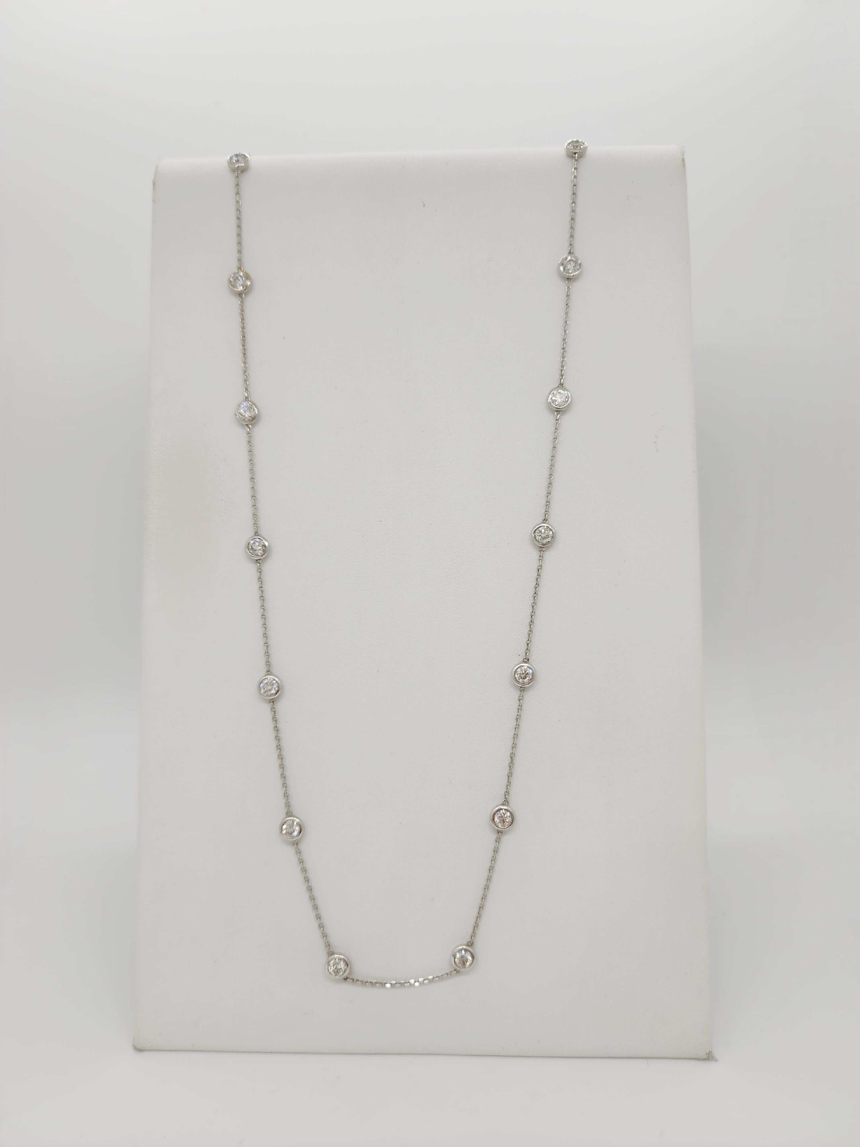Diamond Bezel Chain Necklace For Sale at 1stDibs