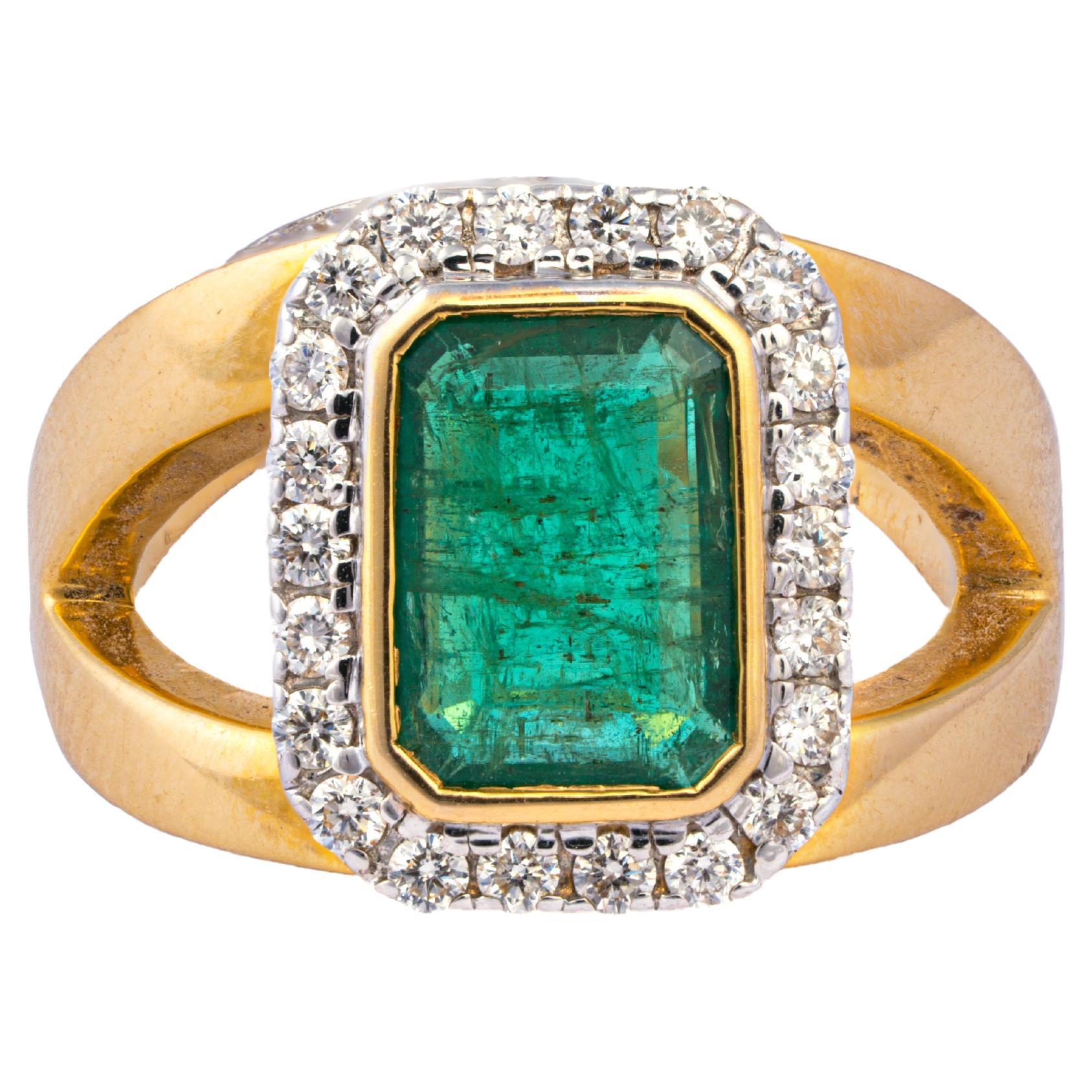18k gold Diamond Emerald Ring For Sale at 1stDibs