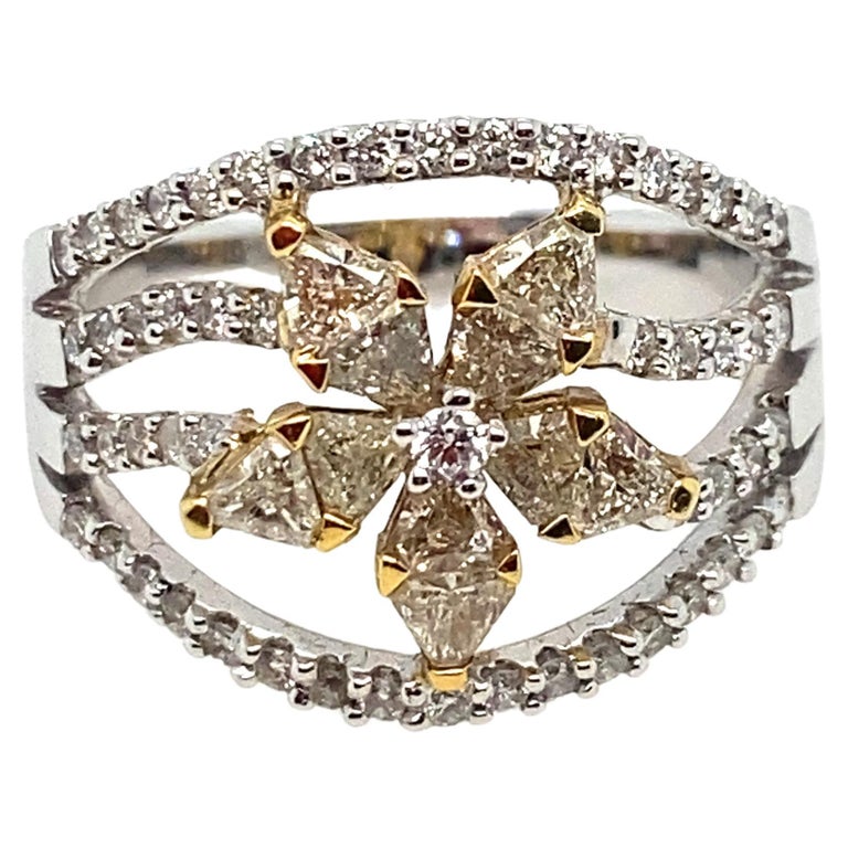 Diamond Flower Ring 18kt Gold Fashion Ring For Sale at 1stDibs