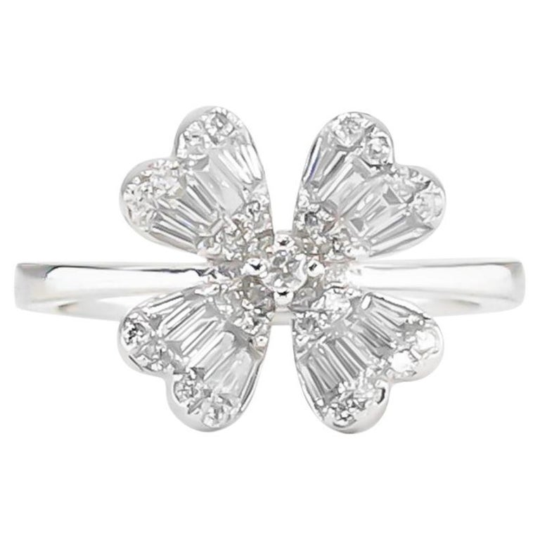 Diamond Flower Ring 45 Diamonds 0.71 Carat 18 Karat Gold For Sale at ...
