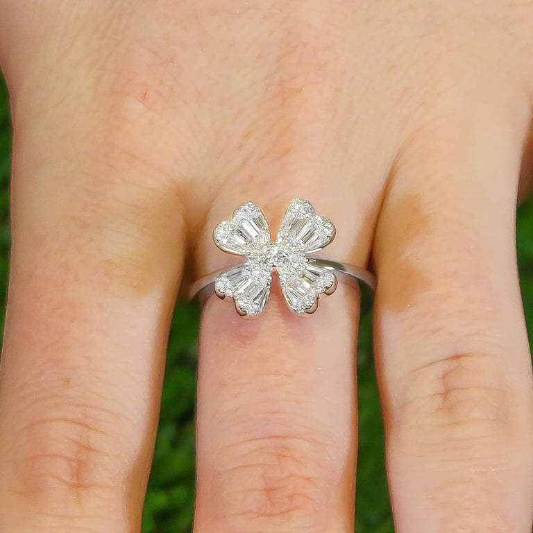 Diamond Flower Ring 45 Diamonds 0.71 Carat 18 Karat Gold For Sale at ...