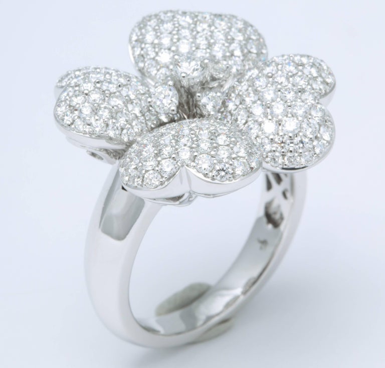 Diamond Flower Ring For Sale at 1stDibs
