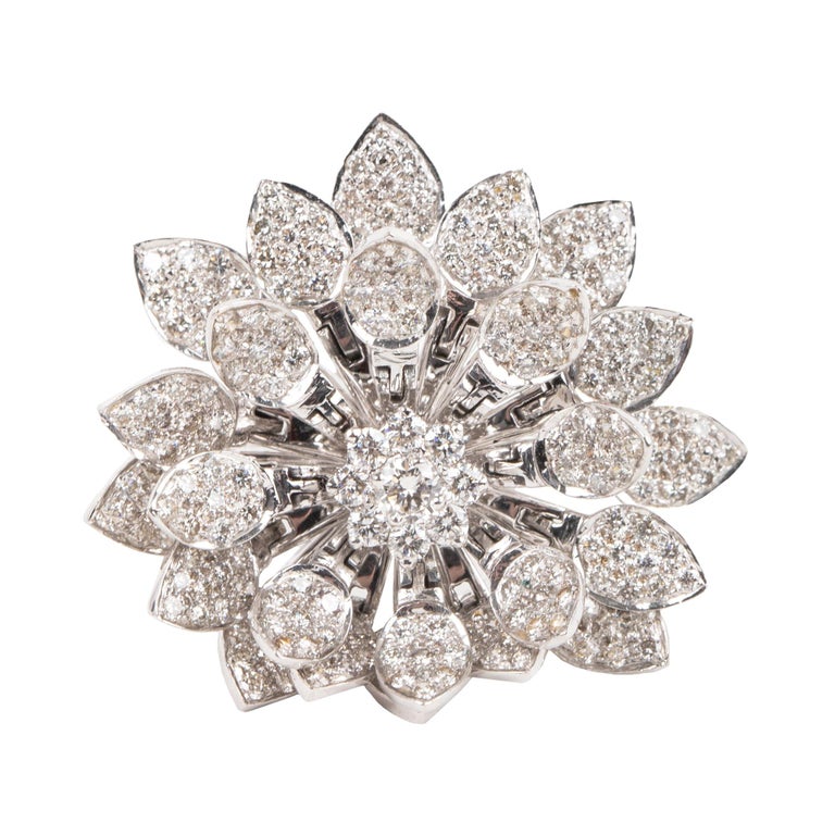 Diamond Flower Ring For Sale at 1stDibs