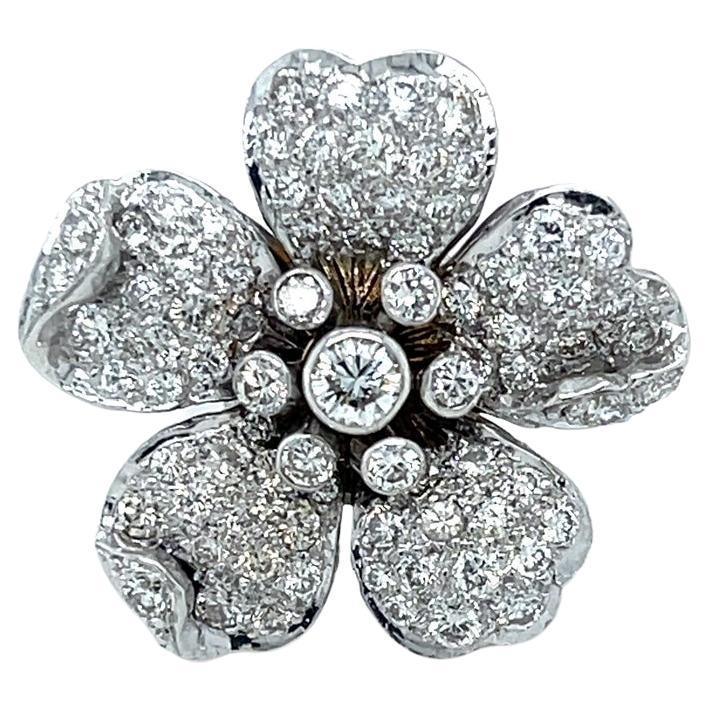 Diamond Flower Ring in 18 Karat White Gold For Sale at 1stDibs