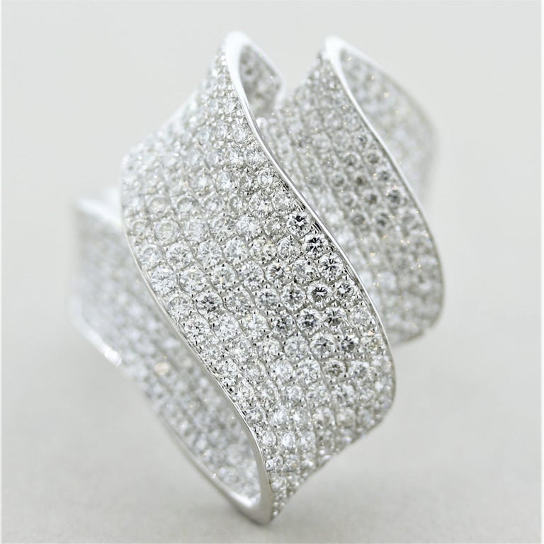 Diamond Gold Ribbon Ring For Sale at 1stDibs