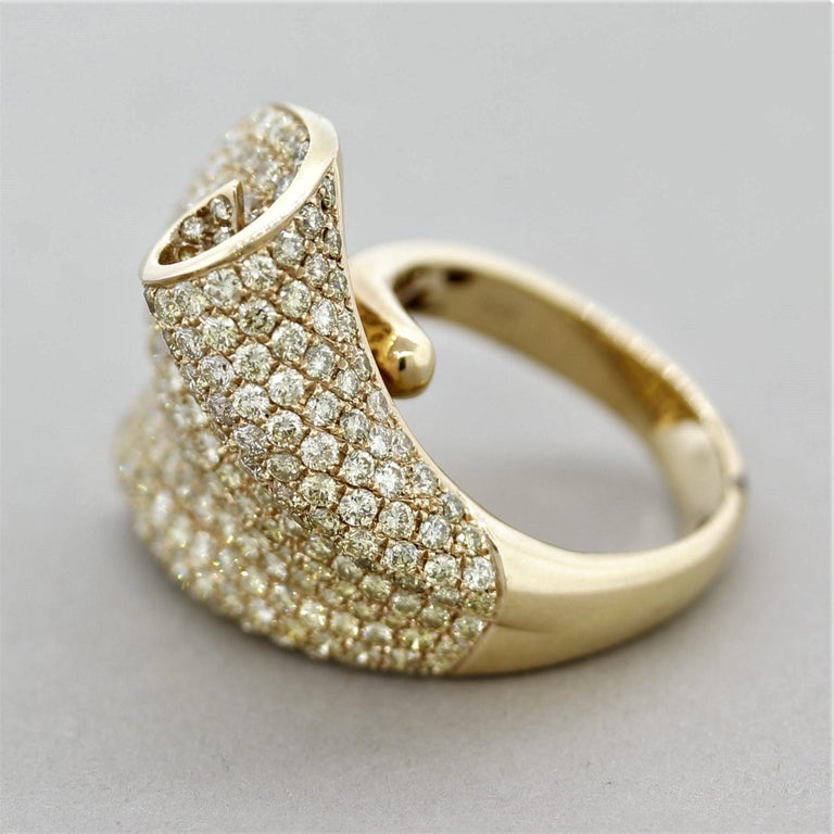 Diamond Gold Stingray Cocktail Ring For Sale at 1stDibs