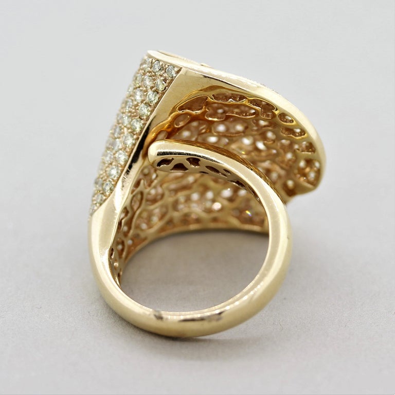 Diamond Gold Stingray Cocktail Ring For Sale at 1stDibs