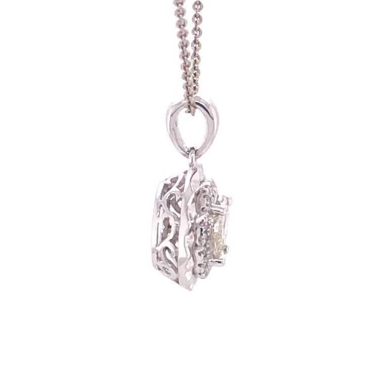 Diamond Halo Pendant in 18k White Gold For Sale at 1stDibs