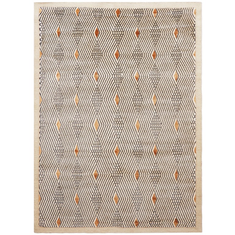 Diamond Hand-Knotted Viscose and Wool Geometric Rug with Border For ...