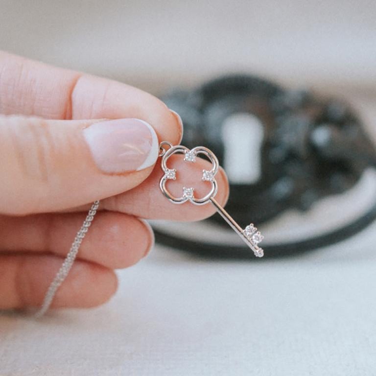 Diamond Key Necklace in 14k White Gold For Sale at 1stDibs