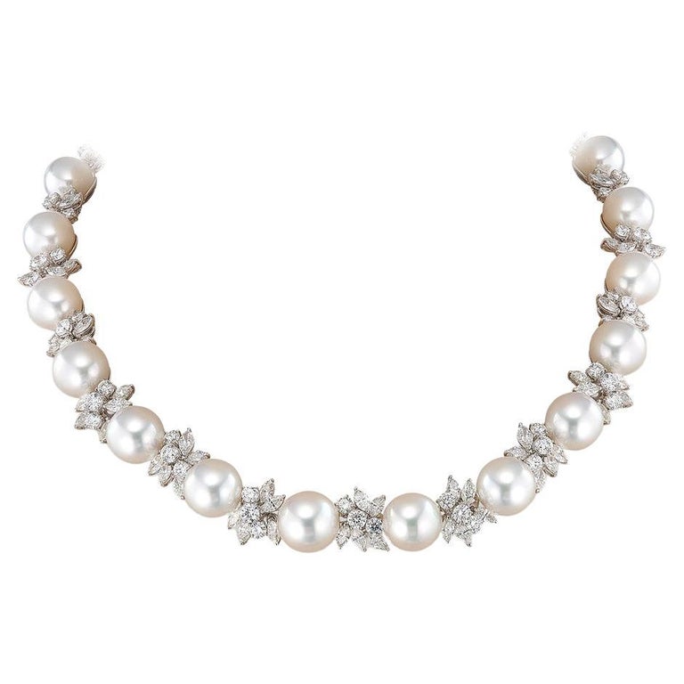 Diamond and Pearl Necklace For Sale at 1stDibs
