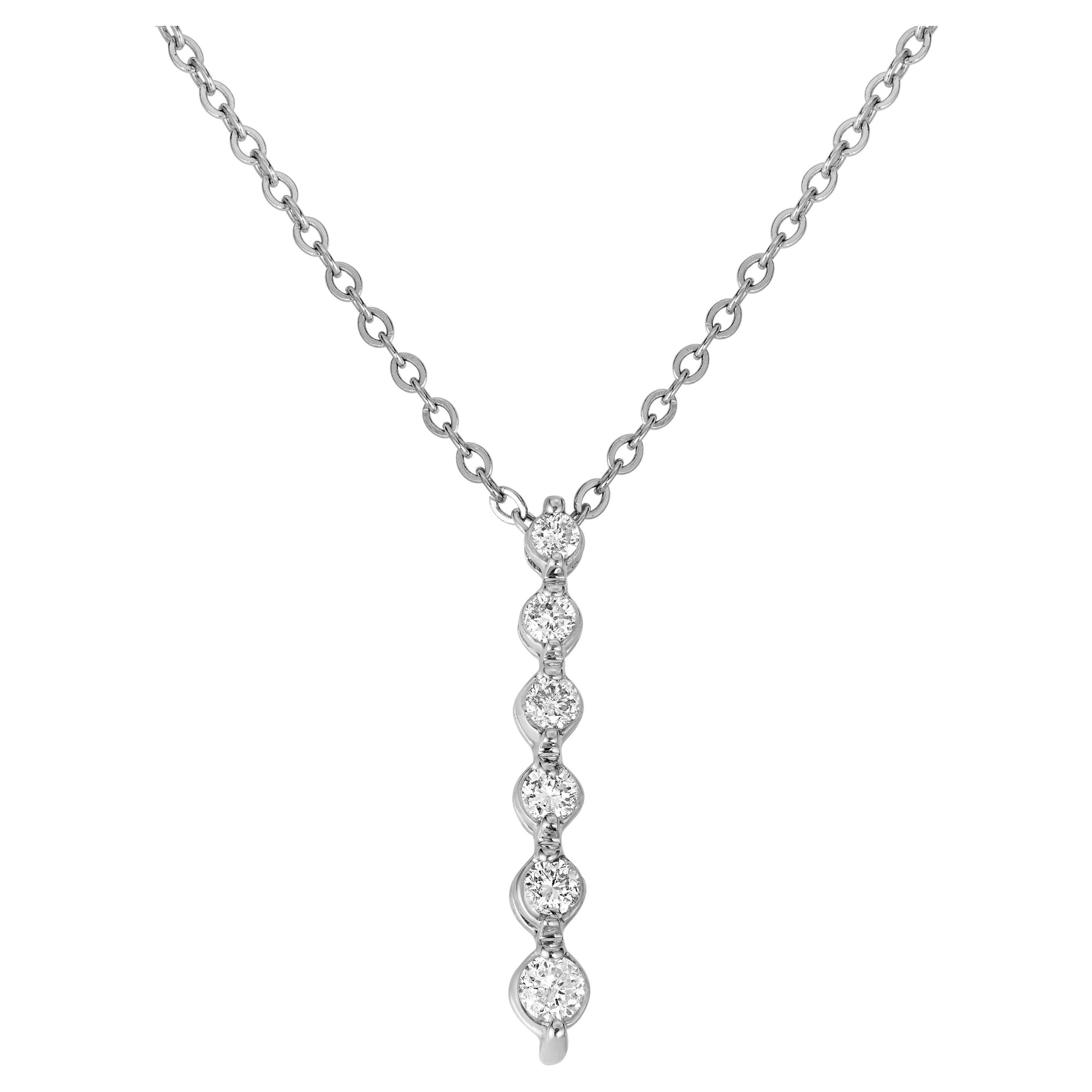 Diamond Pendant Necklace in White Gold For Sale at 1stDibs